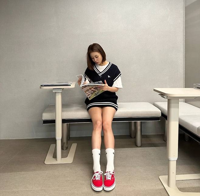 강소라 20대 얼굴 그대로 동안 미모 반팔 티셔츠 베스트 하의 실종 패션 스타와 패션