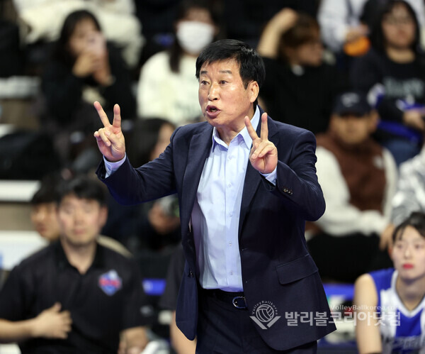 Ibk기업은행 김호철 감독과 재계약계약기간은 2시즌1년
