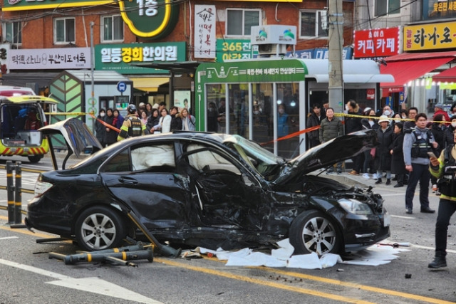빨간불 질주하곤 파란불 봤다”걱정되는 고령 운전