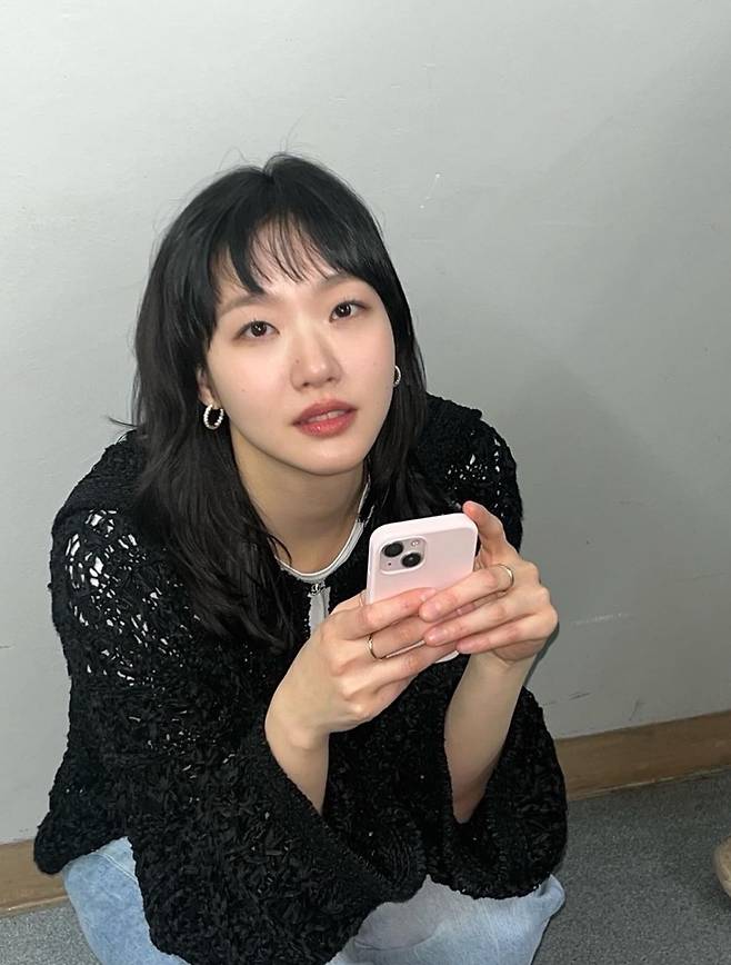 김고은 천만 배우된 기념 2년 만에 앞머리 싹둑 얼굴 여백無 시스루뱅 스타일 뷰티는 내운명