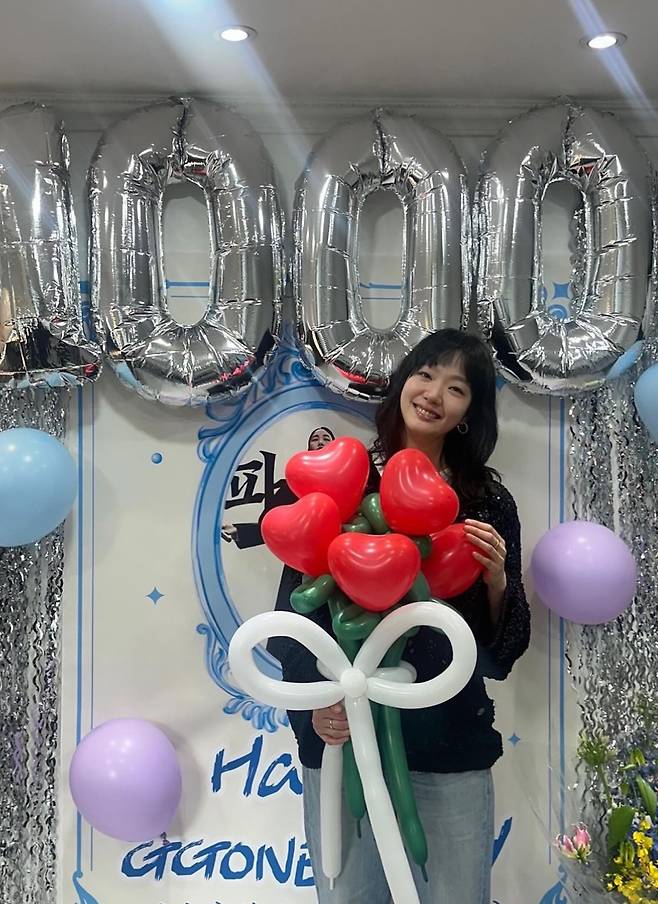 김고은 천만 배우된 기념 2년 만에 앞머리 싹둑 얼굴 여백無 시스루뱅 스타일 뷰티는 내운명