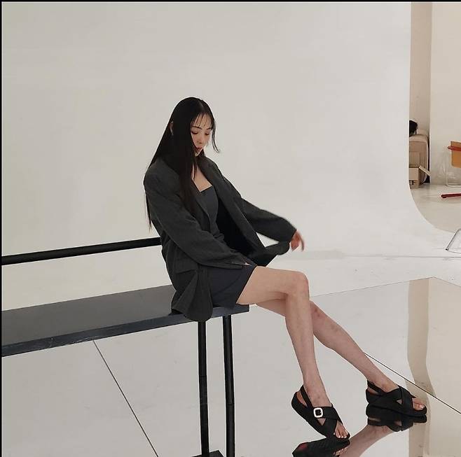 이다희 176cm 맞아 키보다 길어 보이는 다리길이 자랑한 초미니 원피스 오피스룩 스타와 패션
