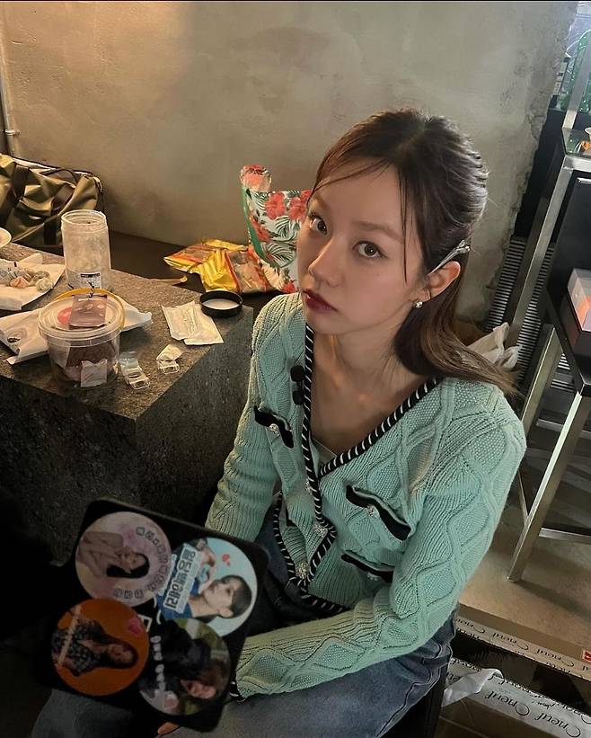혜리 전보다 해쓱하지만 여전히 예쁜 미모 청순한 니트 카디건 청바지 패션 스타와 패션