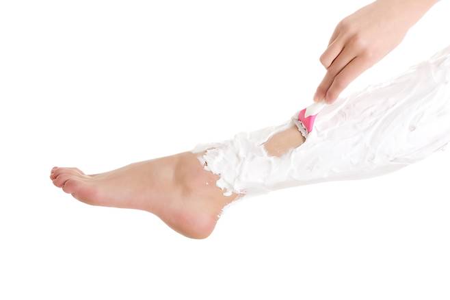 여성이 생리 기간 중 제모를 조심해야 하는 이유