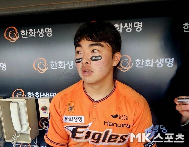 ‘톱타자로 출격해 4안타 4타점 한화 문현빈 첫 번째로 치는 타자라 생각할 수 있는 것에 최선 다했다” Mk인터뷰