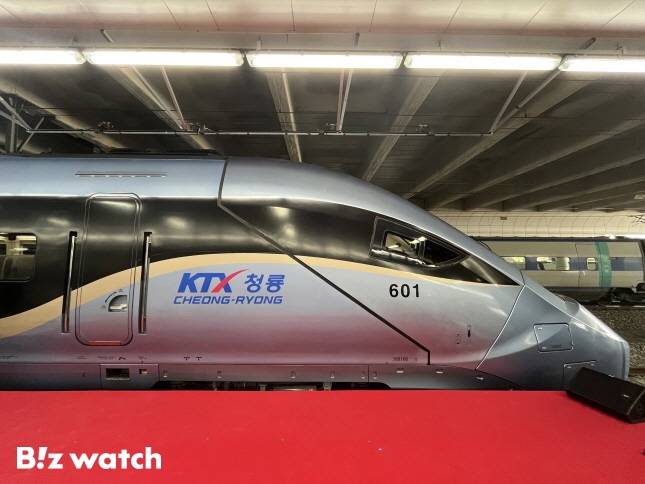 스무살 성인 된 KTX의 새 얼굴 '청룡'입니다