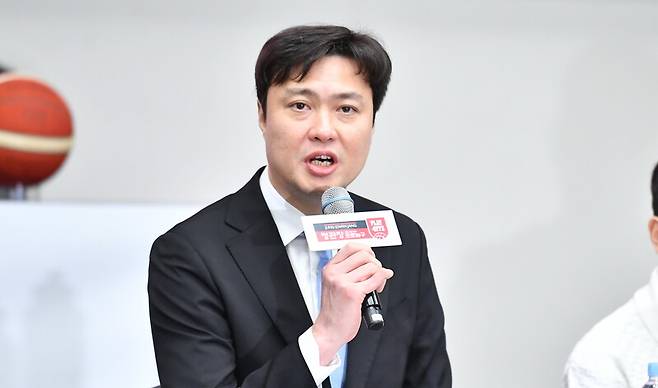 Kbl Po 미디어데이 열정 가득한 송영진 Kt 감독 쌍둥이 감독을 이기겠다