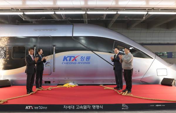 최고시속 320㎞ 신형 KTX ‘청룡’ 5월부터 경부·호남선 투입한다