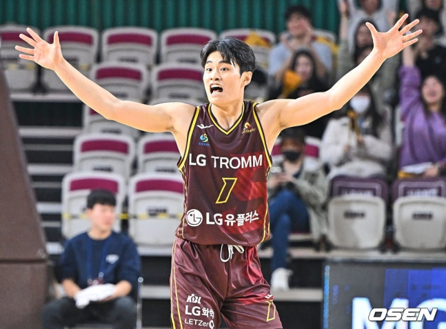 신인왕 유기상 이관희 명품시계 차고 나온 사연 멋 안 난다 하셔서 형들 사랑 속 큰 상 받았다