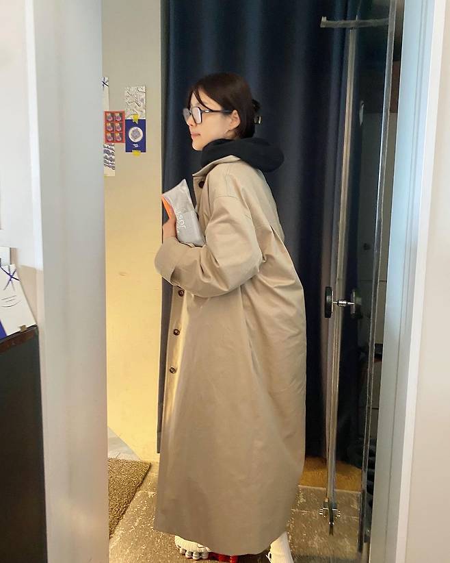 한지혜 브라운 롱 코트와 하의실종룩으로 캐주얼하게 라이프업
