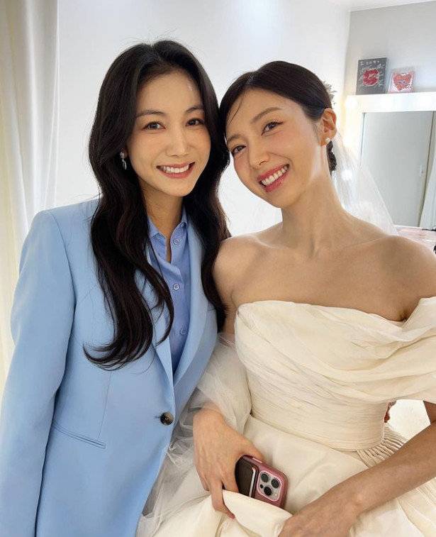 김옥빈 동생 채서진 결혼눈만 마주쳐도 눈물 뚝뚝 ‘막내사랑 Da★