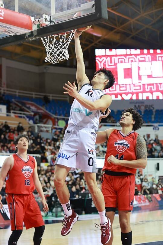 [KBL 6강 PO 게임 리포트] KT가 거둔 또 하나의 수확, 하윤기 ‘4Q 출전 시간 0초’