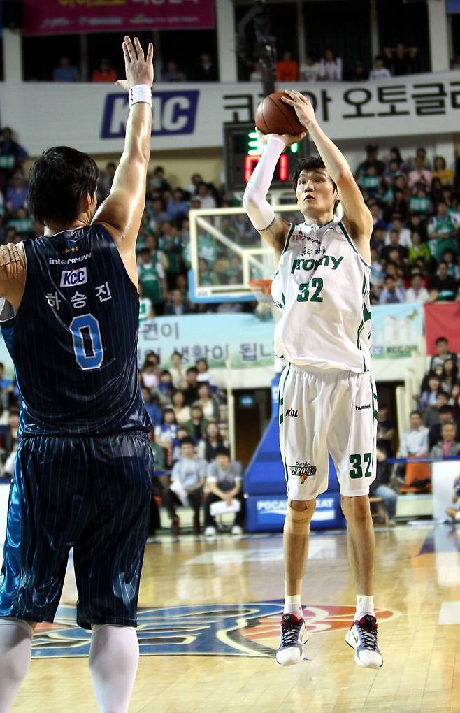 ‘명가의 격돌’ DB-KCC, 19시즌 만의 시리즈 승리냐? 0%의 기적이냐?