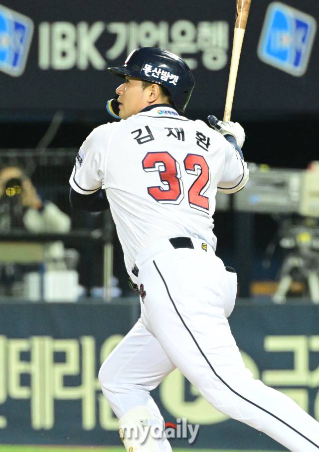 4번 타자의 화려한 부활 김재환 클러치 상황에서 좌중간 스리런포 작렬→자신감이 생기는 계기가 될 것 Md잠실