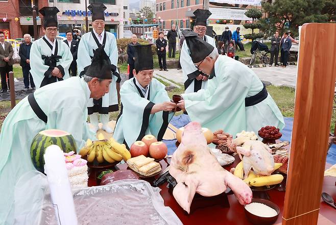 함양 수령 500년 학사루 느티나무 당산제 지내