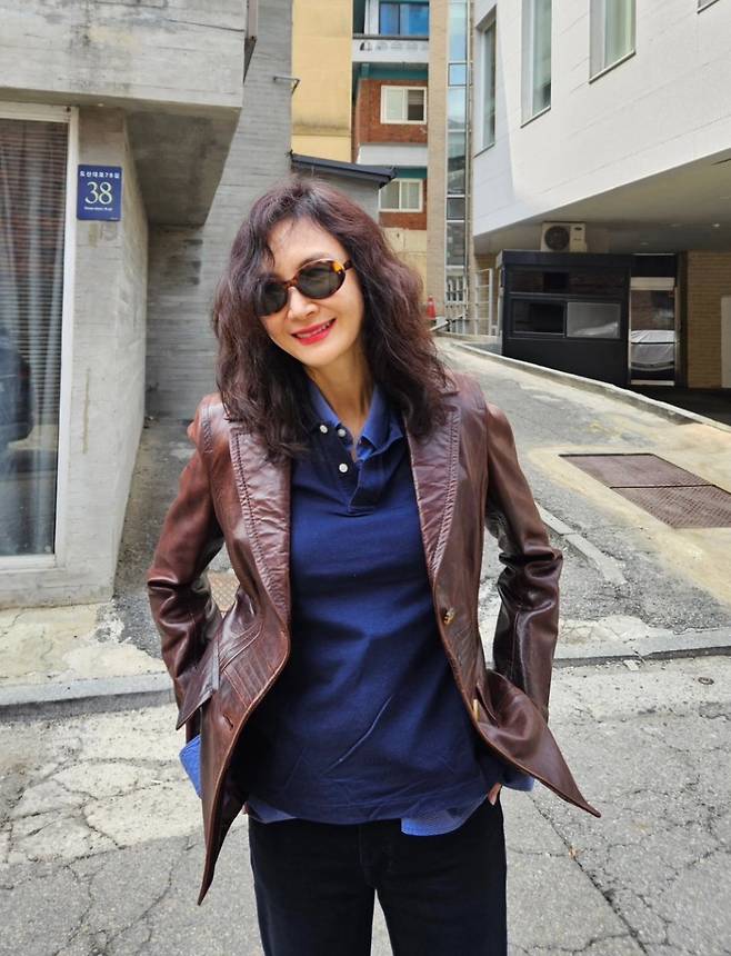 채시라 쿨한 히피펌 락커 변신 자유분방한 50대 레트로 헤어스타일 뷰티는 내운명