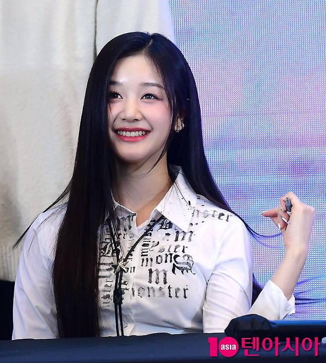 Ten포토 베이비몬스터 파리타 청순 그 자체
