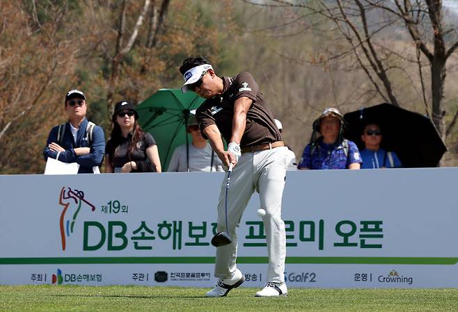 ‘부상 투혼’ 박상현, KPGA투어 개막전 3R 선두…“반드시 우승하겠다”