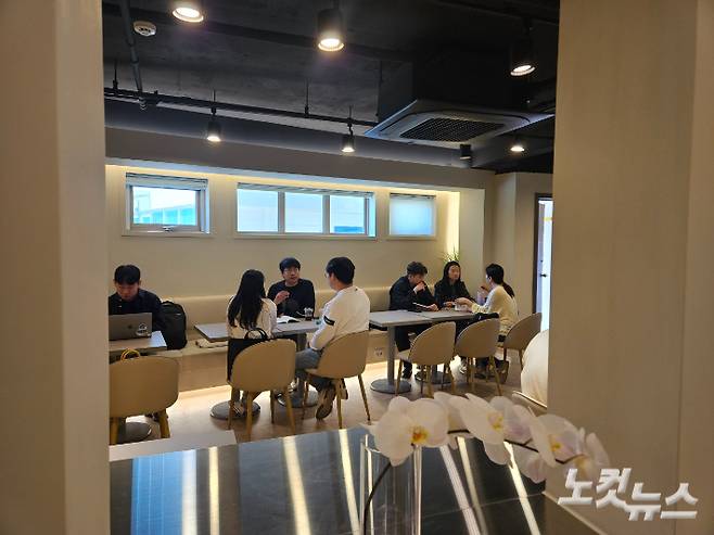 지역사회 청년들 쉼 얻기를왕성교회 열린 청년센터w 개방