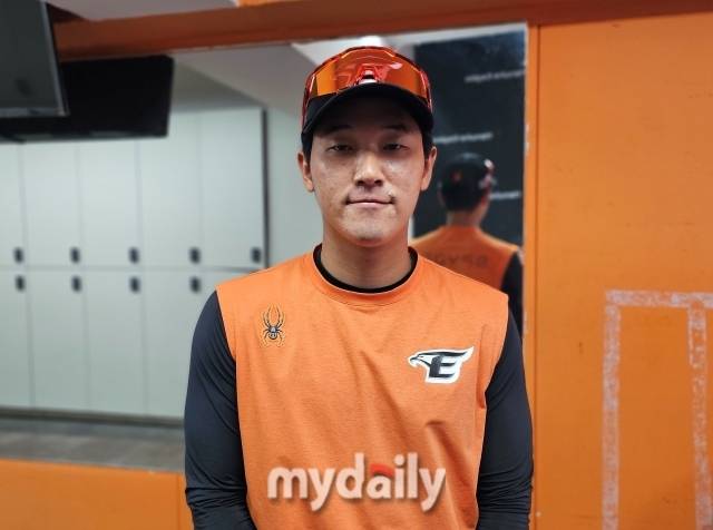 드래프트 낙방→독립구단→최강야구→한화 지명 황영묵 데뷔 첫 타석 2루타 폭발다시 돌아오지 않을 순간이기 때문에 Md대전