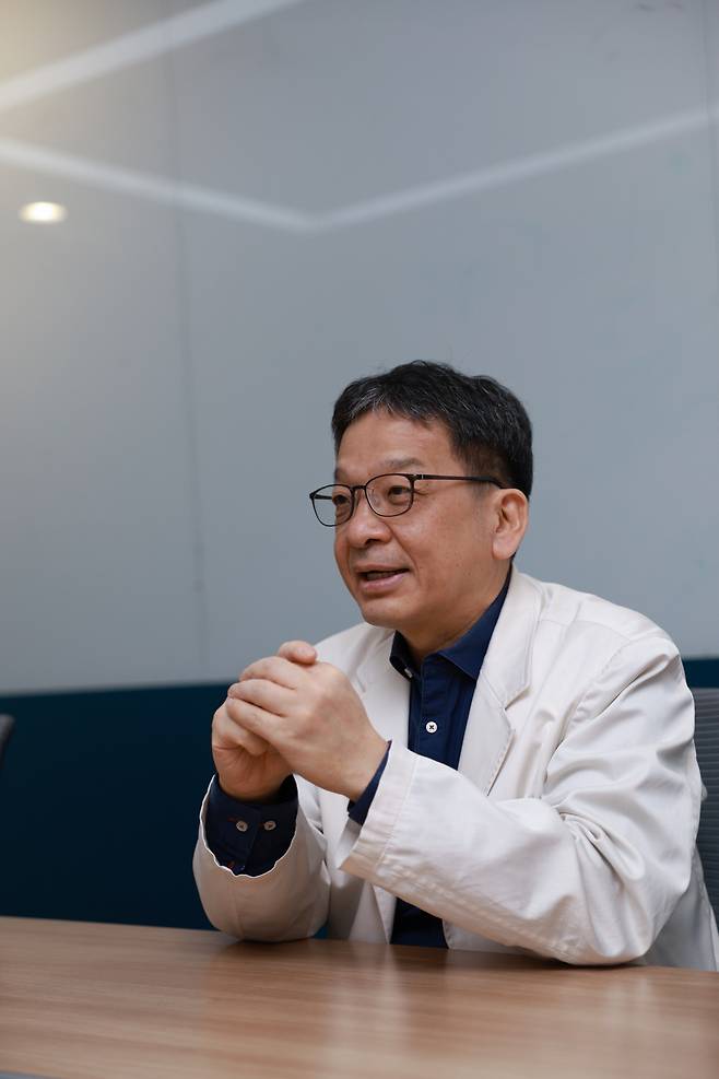 젊다고 혈변 복통 무시하면 큰 코 염증성 장질환일 수도