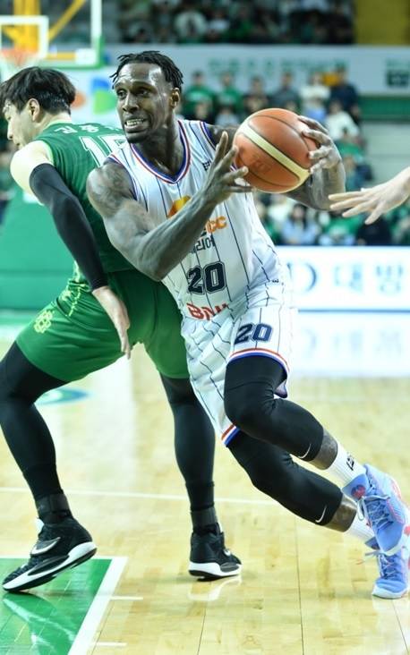 정규리그 1위 DB마저 삼킨 '슈퍼팀' KCC 돌풍