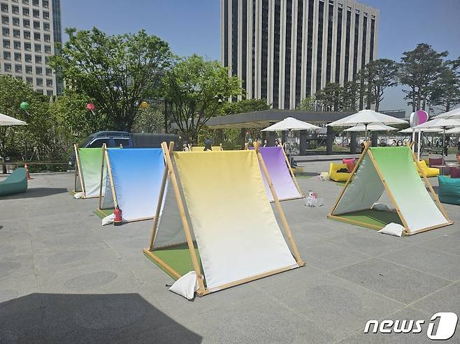 돌아온 야외 도서관청계천 냇가 독서·광화문 향기 솔솔종합