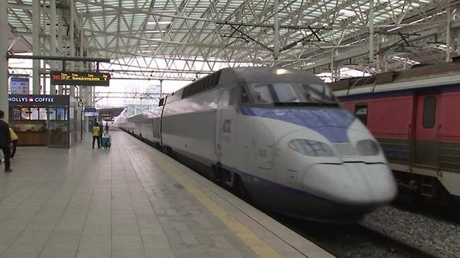 서울역서 무궁화호·KTX 접촉사고..."승객 287명 환승 조치"