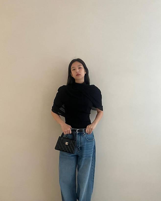 제니 시스루 원피스에 청바지 입고 깔끔하게 멋부려 스타와 패션