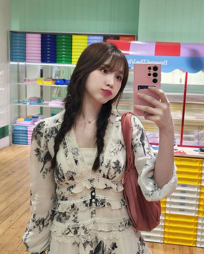 성해은 플라워 패턴 원피스 입고 싱가폴 여행 라이프 뉴세이