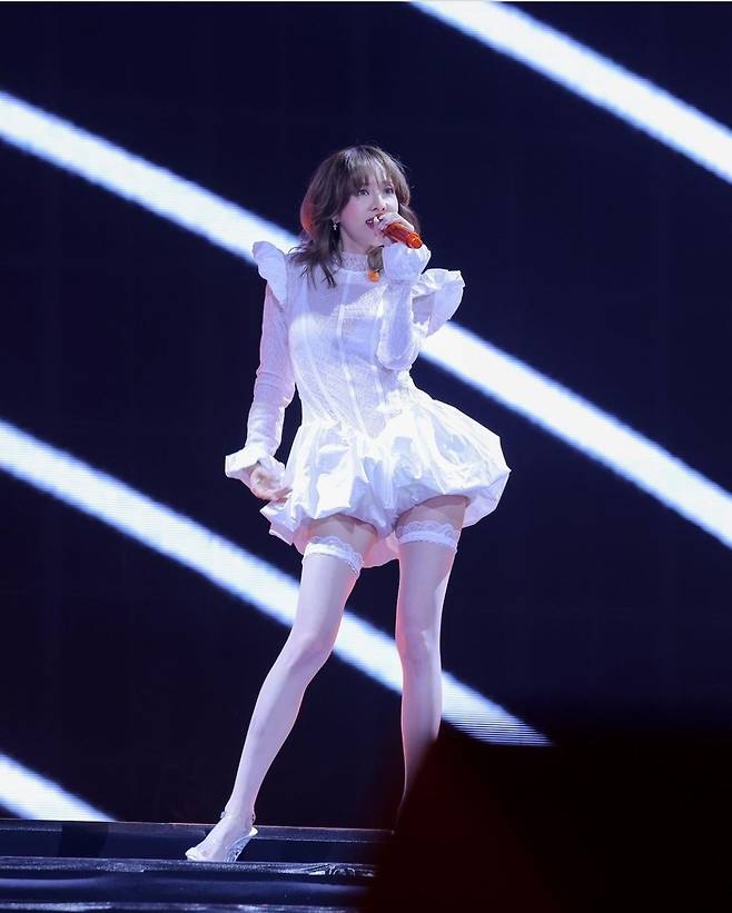 산다라박 파리 홀린 인형 미모 감탄 부르는 시스루 벌룬 미니 원피스룩 스타와 패션