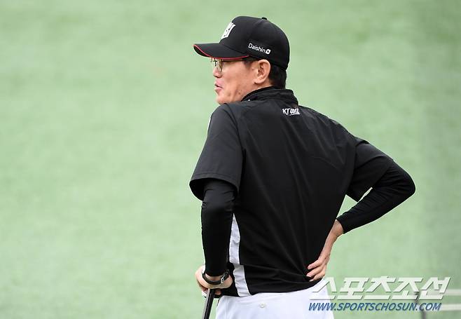 타고났네 이강철 감독 미소 짓게 만든 포수 강백호 천부적인 재능