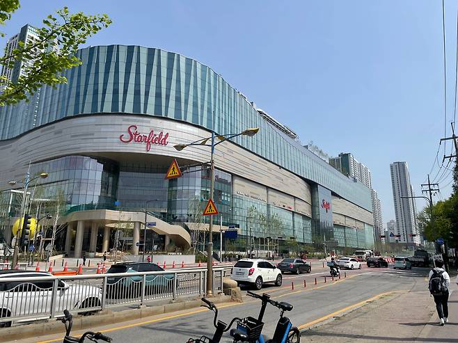 르포 ‘스타필드 수원에 꿈틀대는 화서역 부동산 10년 내 제2의 광교될 것”