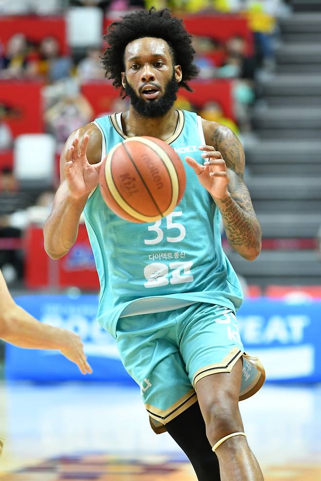 1쿼터 파울 3개 딛고 일어난 배스, 32점 ‘맹폭’···LG 발목 또 잡은 kt, 4강 PO ‘끝까지 간다!’