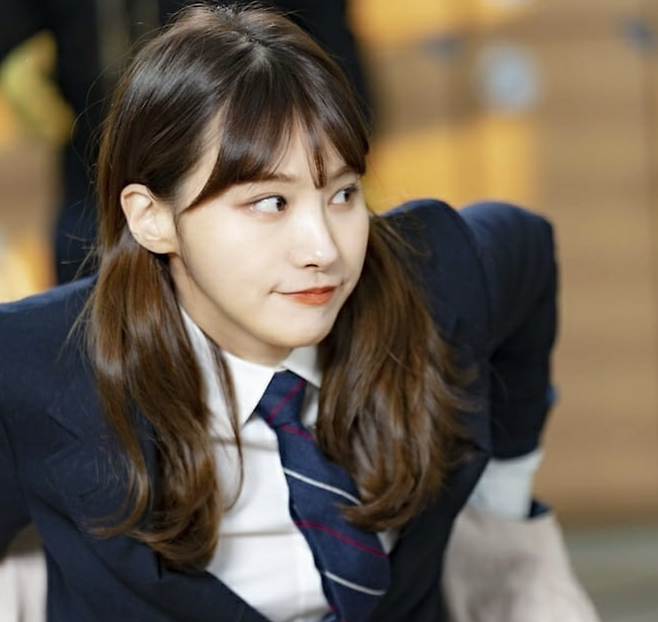 잡지 보다가 자신이 더 잘할 수 있을 것 같다고 생각해서 모델로 데뷔한 173cm 차도녀 삶은영화