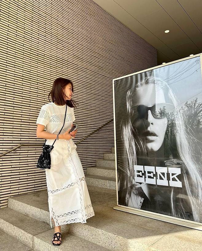 이시영 우아하고 고급스러운 화이트 레이스 롱스커트 패션 스타와 패션