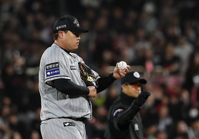 들쭉날쭉 류현진, 100승 앞에서 마주한 ‘최정 공포’