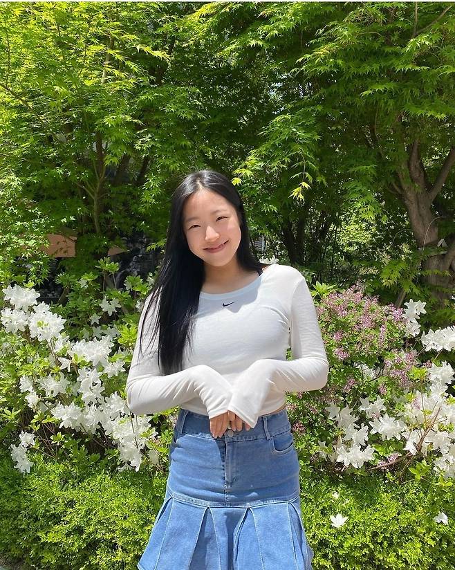 신유빈 운동복 벗고 청순 또 청순 데님 미니스커트룩 스타와 패션