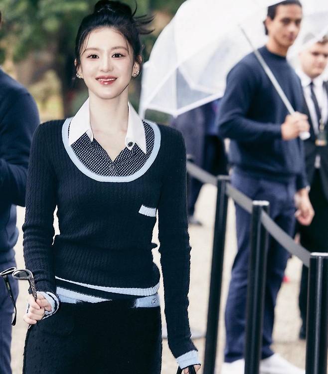 샤넬쇼 고윤정 귀족적인 국보급 미모에 시선 강탈 블루 포인트 니트룩 뷰티는 내운명