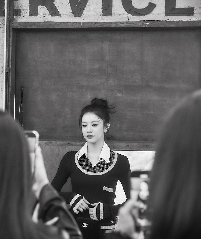 샤넬쇼 고윤정 귀족적인 국보급 미모에 시선 강탈 블루 포인트 니트룩 뷰티는 내운명