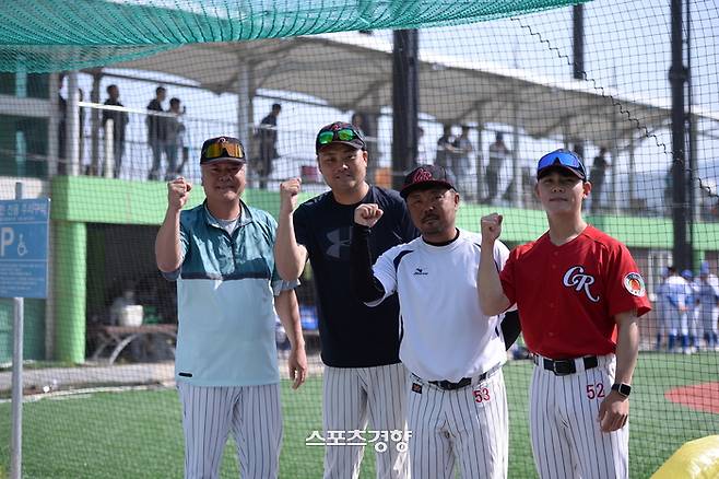 한 팀서 29년 감독·모교 출신 코치 3명··· 원팀 청량중 야구부 눈빛으로 통해요” 우수중 초청 인제 야구
