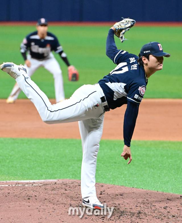 Md포토 곽빈 역동적인 투구폼