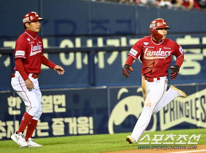 정준재 프로 첫 안타 맞지 결승타가 된 데뷔 첫 안타 상대팀에 기념구 전하는 오스틴 센스도 좋았다
