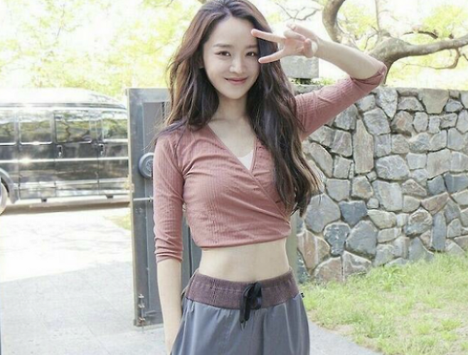 얼굴도 예쁜데 172cm 큰 키에 가녀린 몸매 다 가진 배우관리법 어썸클