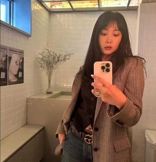 ‘170 Cm 오윤아 시선집중 배꼽 드러나는 스타일리시 골반 라인의 마술사”