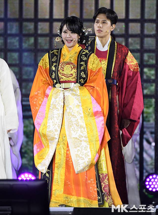 김소현♥손준호 부부 경복궁에 돌아온 명성황후왕과 왕비의 위엄 있는 한복 자태 스타와 패션