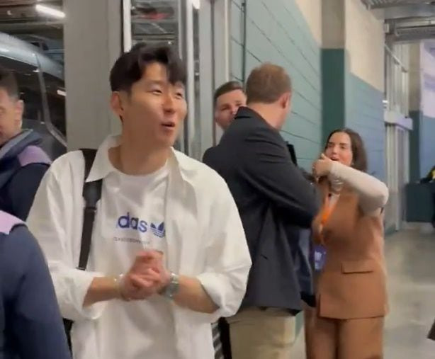 Son답게 역대급 멋진 거절손흥민 월클 친절한 행동에 호주·영국 감탄 즐거운 휴가 됐으면