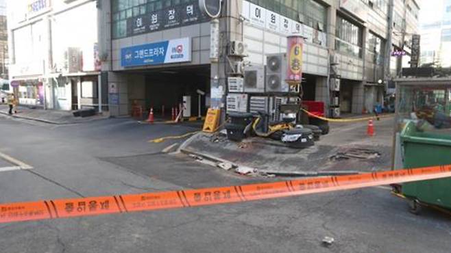 붕괴 위험 고양시 번화가 건물 행정절차에 막혀 3년째 방치