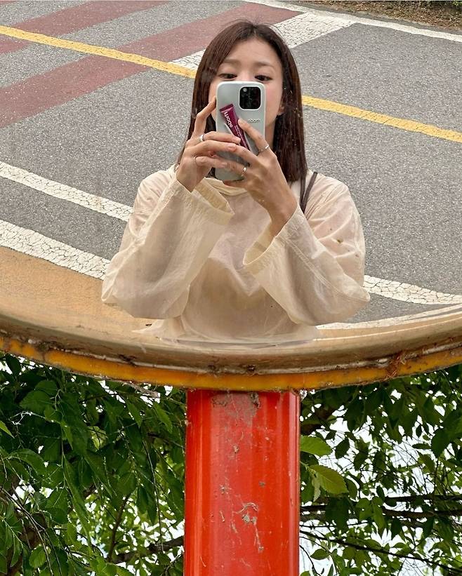 이시영 한강 드론쇼 관람 시스루에 빠진 숏츠 롱스커트 레이어드룩 스타와 패션