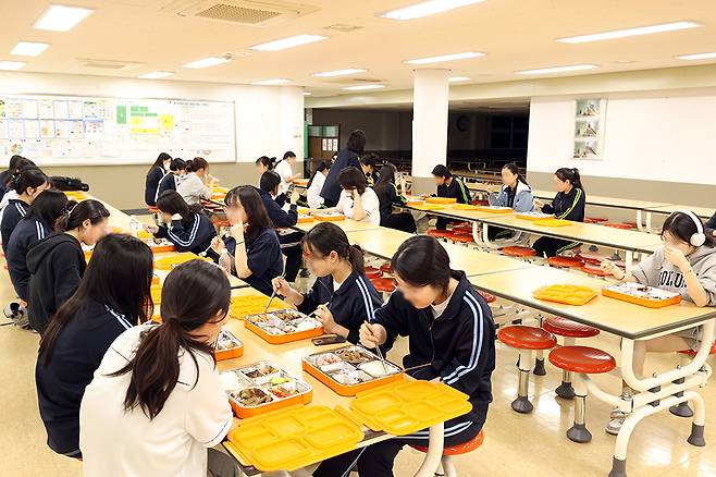 동작구 전국 최초로 고교 수험생에게 저녁 도시락 지원